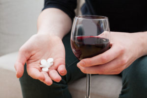 Alkohol Entgiftung: Symptome, Risiken, Medikamente & Klinik
